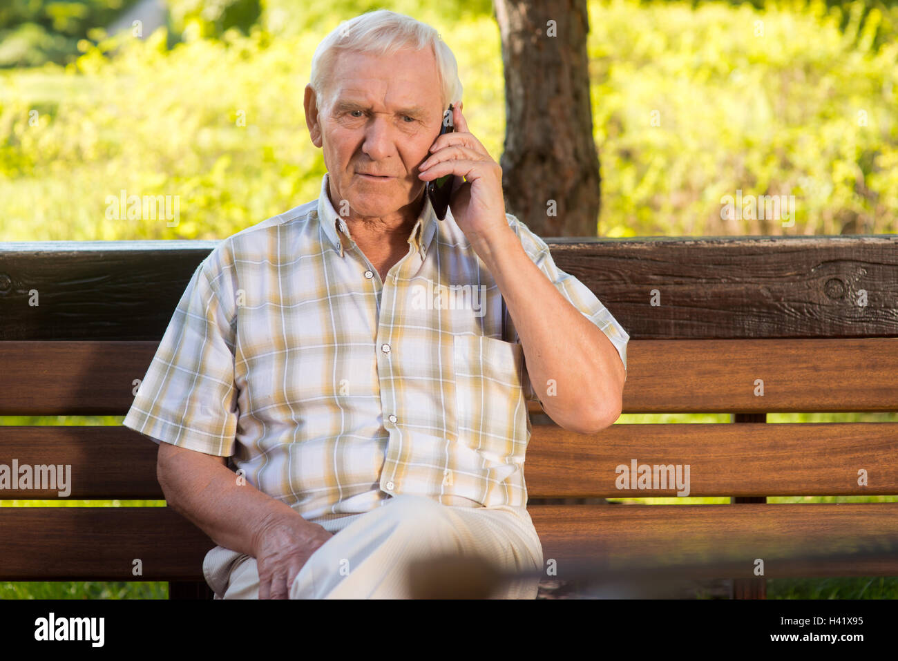 Elderly man on the phone Stock Photo - Alamy