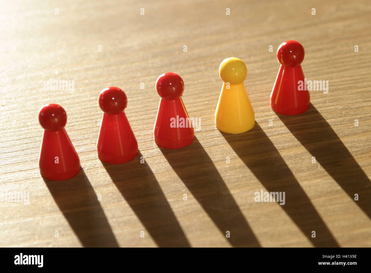 Game figures, red, single figure, yellow, icon outsider game, figures ...