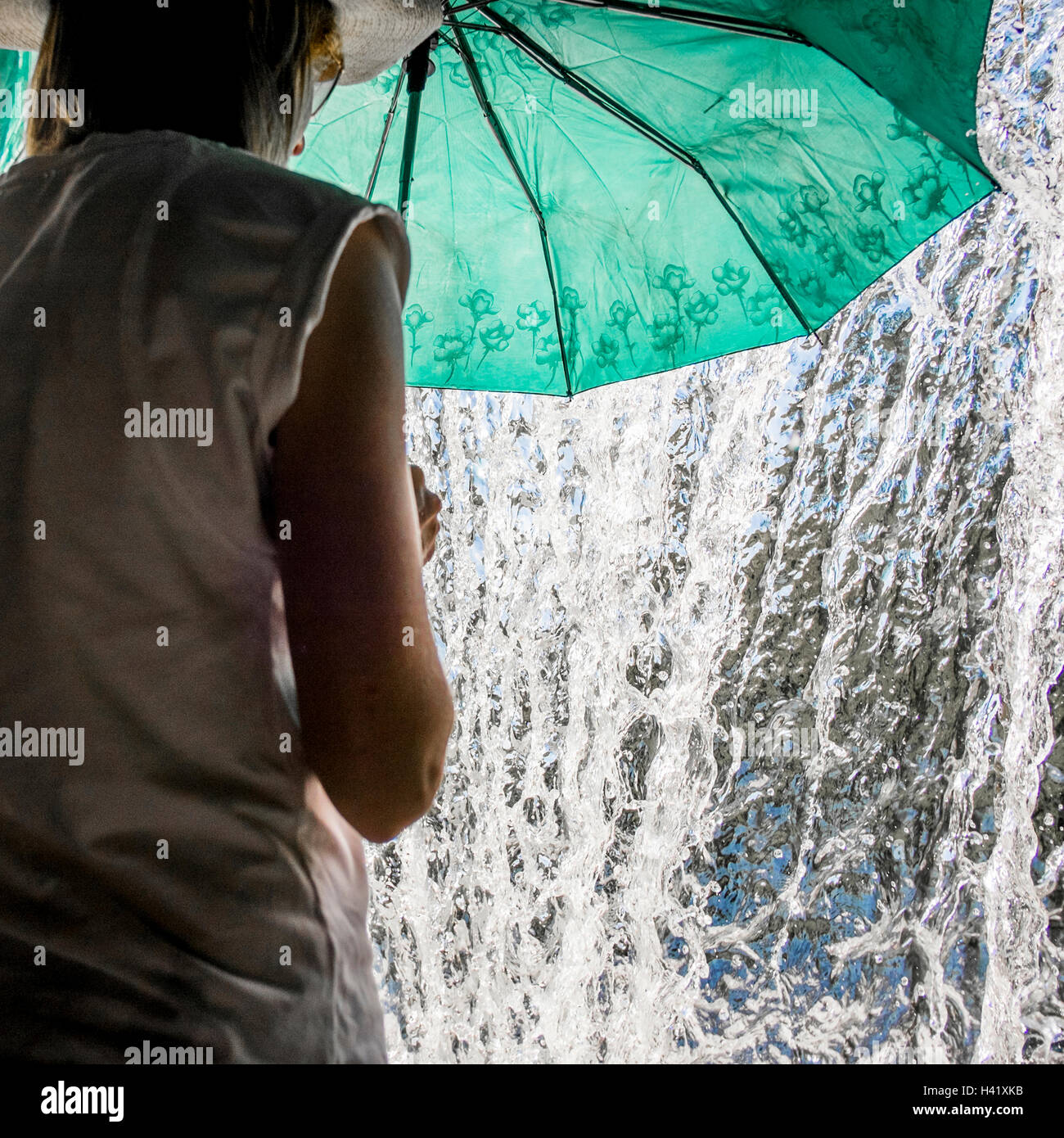 Umbrella lady frame hi-res stock photography and images - Alamy