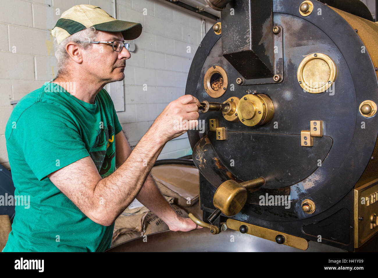 Eye Checking Machine High Resolution Stock Photography and Images - Alamy