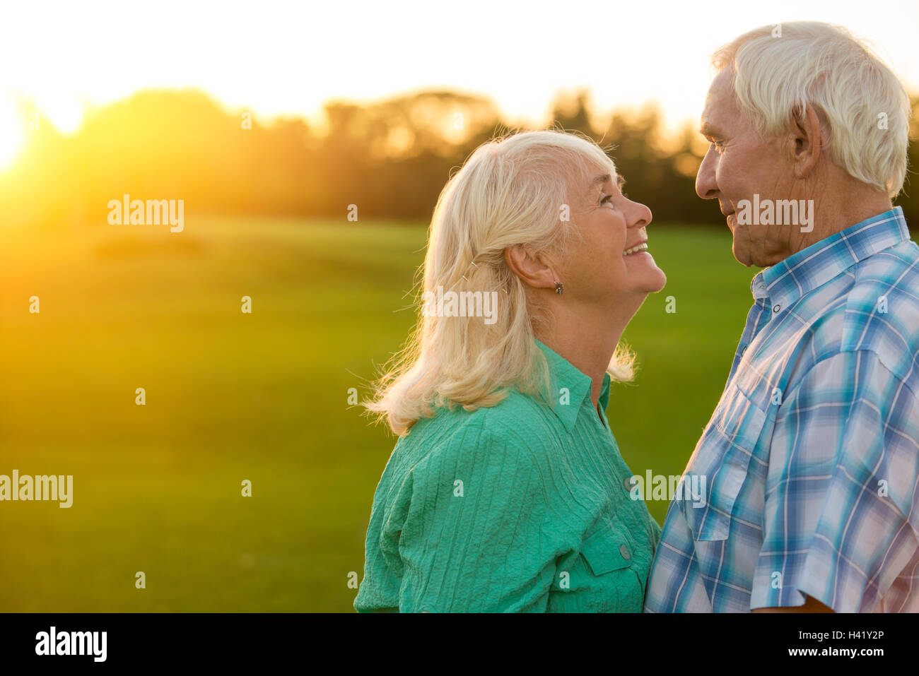 Elderly couple smiling Stock Photo - Alamy