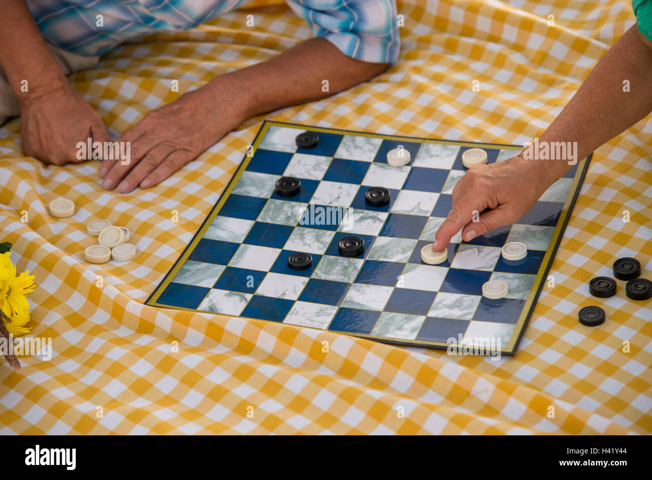 Play checkers hi-res stock photography and images - Alamy