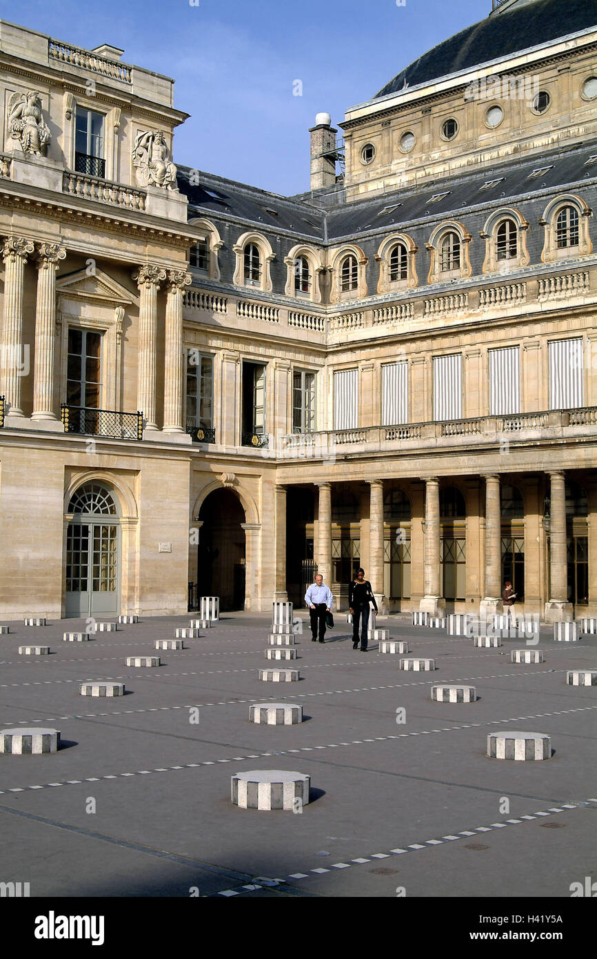 France, Paris, palace royal, main courtyard, Boer's pillars, visitors ...