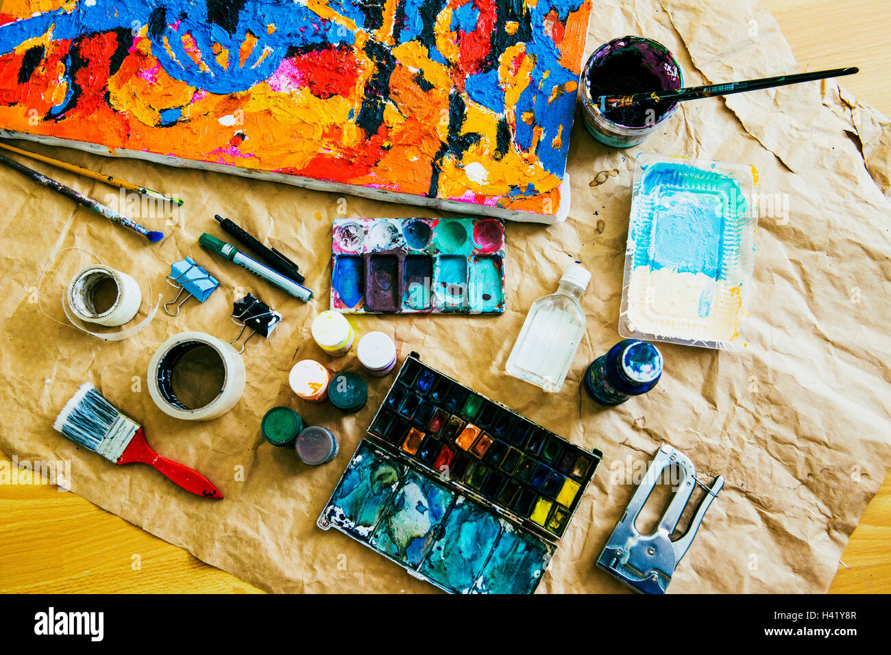 Artist tools for painting hi-res stock photography and images - Alamy