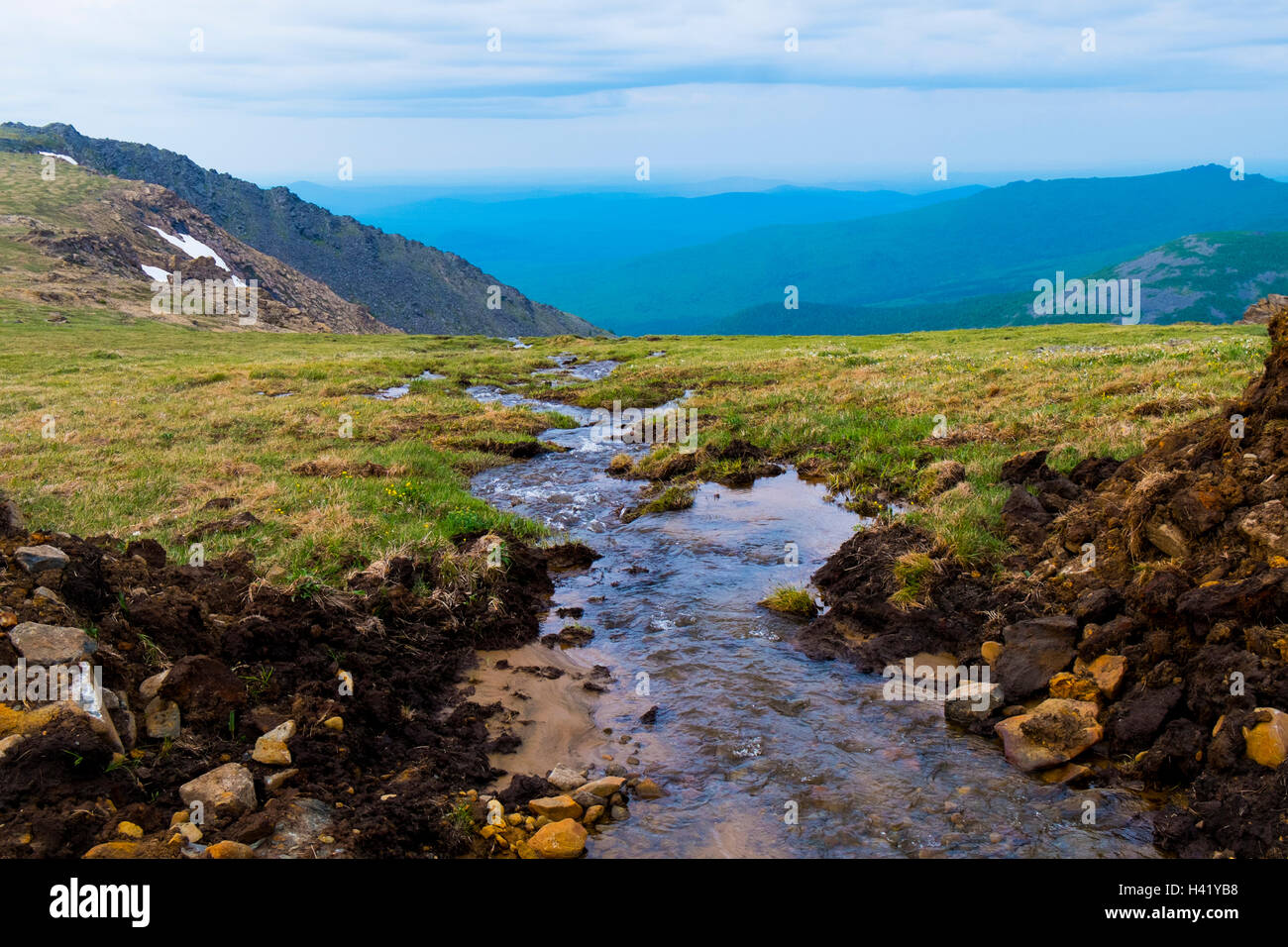Flowing mountain creek hi-res stock photography and images - Alamy