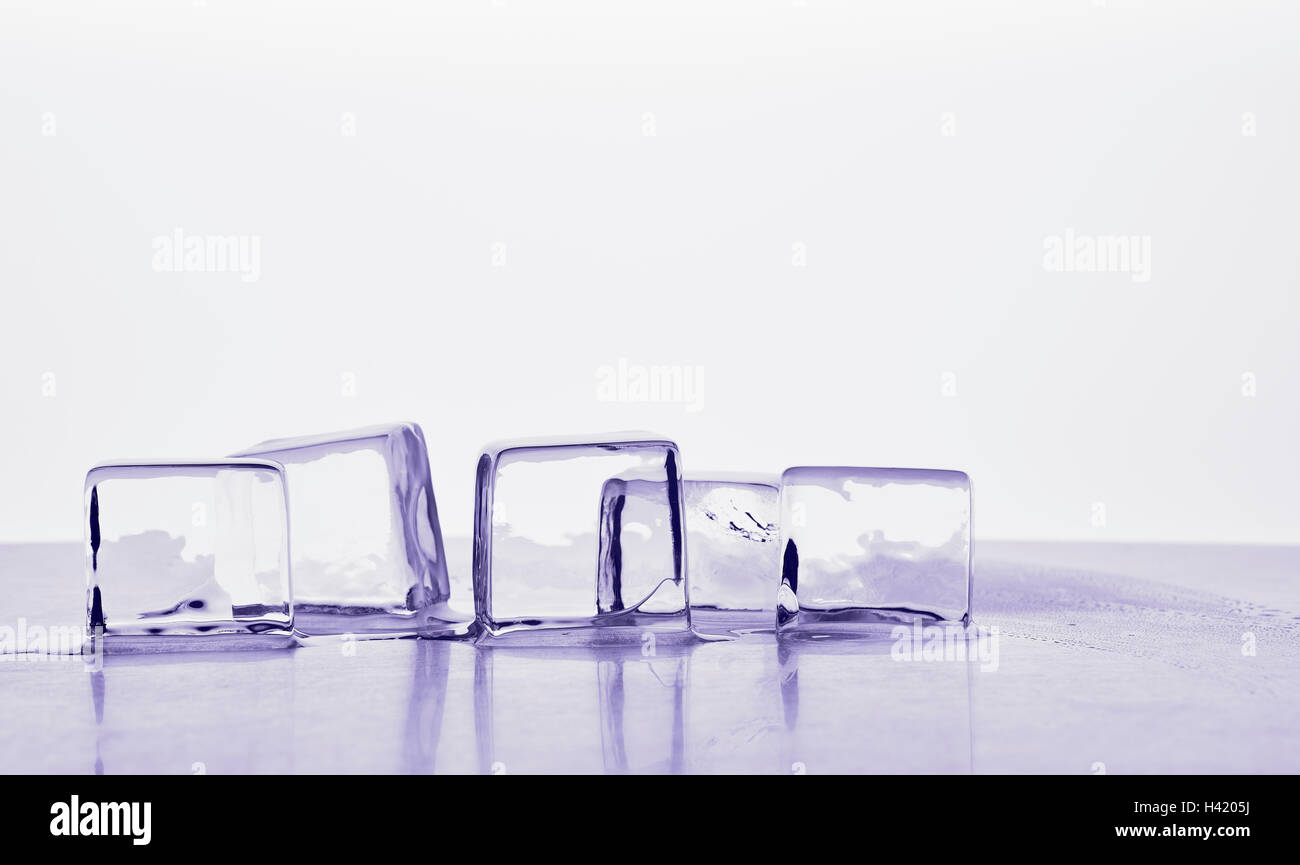 Melting ice cube hi-res stock photography and images - Alamy