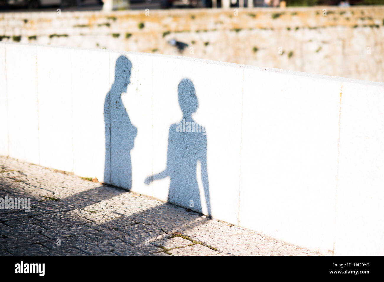 Man woman talking silhouette hi-res stock photography and images - Alamy