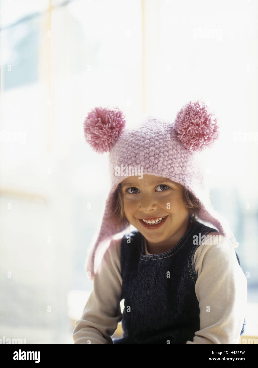 Girls, shyly, smile, Bommelmütze, portrait, child portrait, child, 5 ...