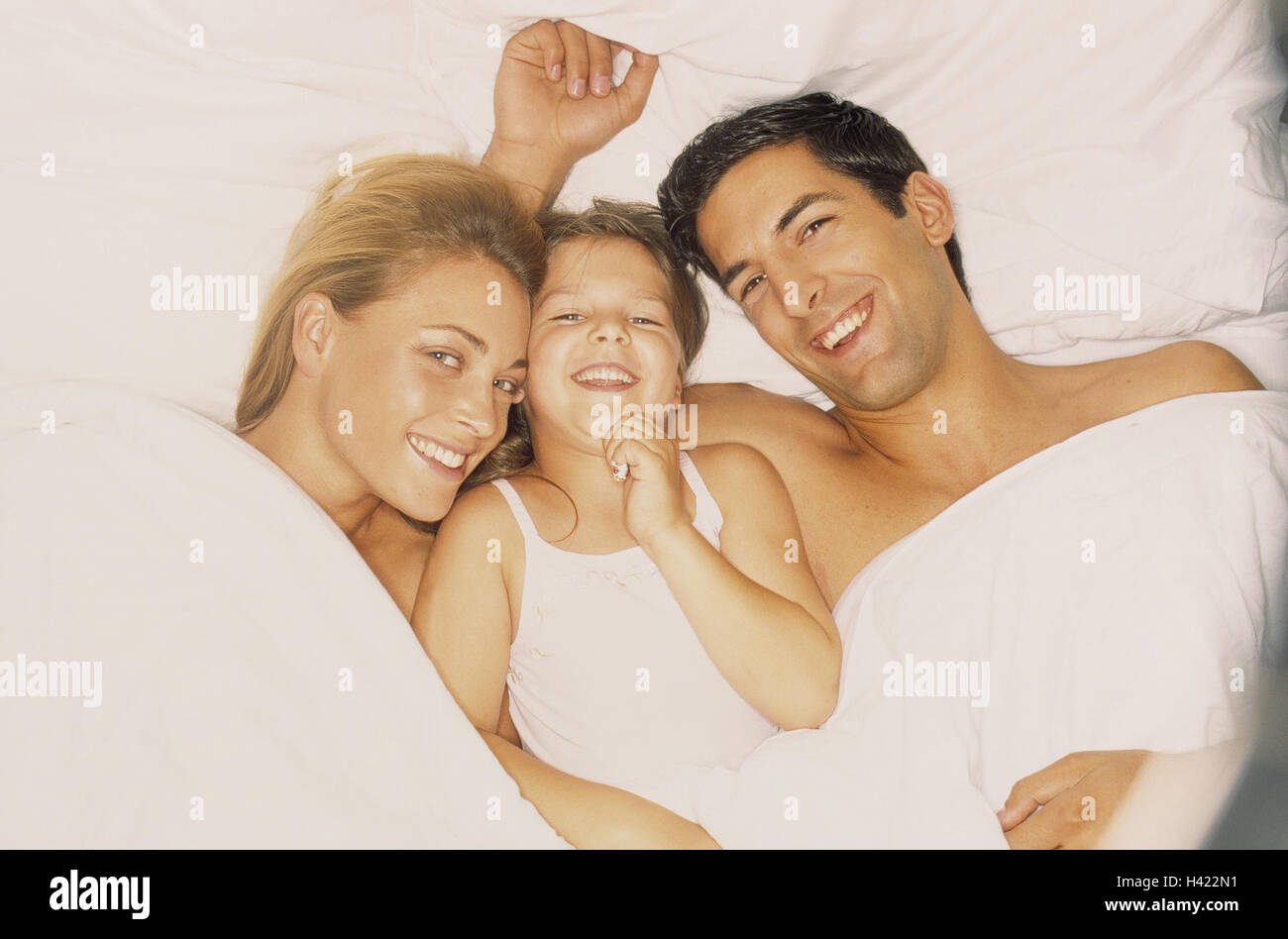 Parents, subsidiary, lie, relax bed, together, happy, detail, model ...