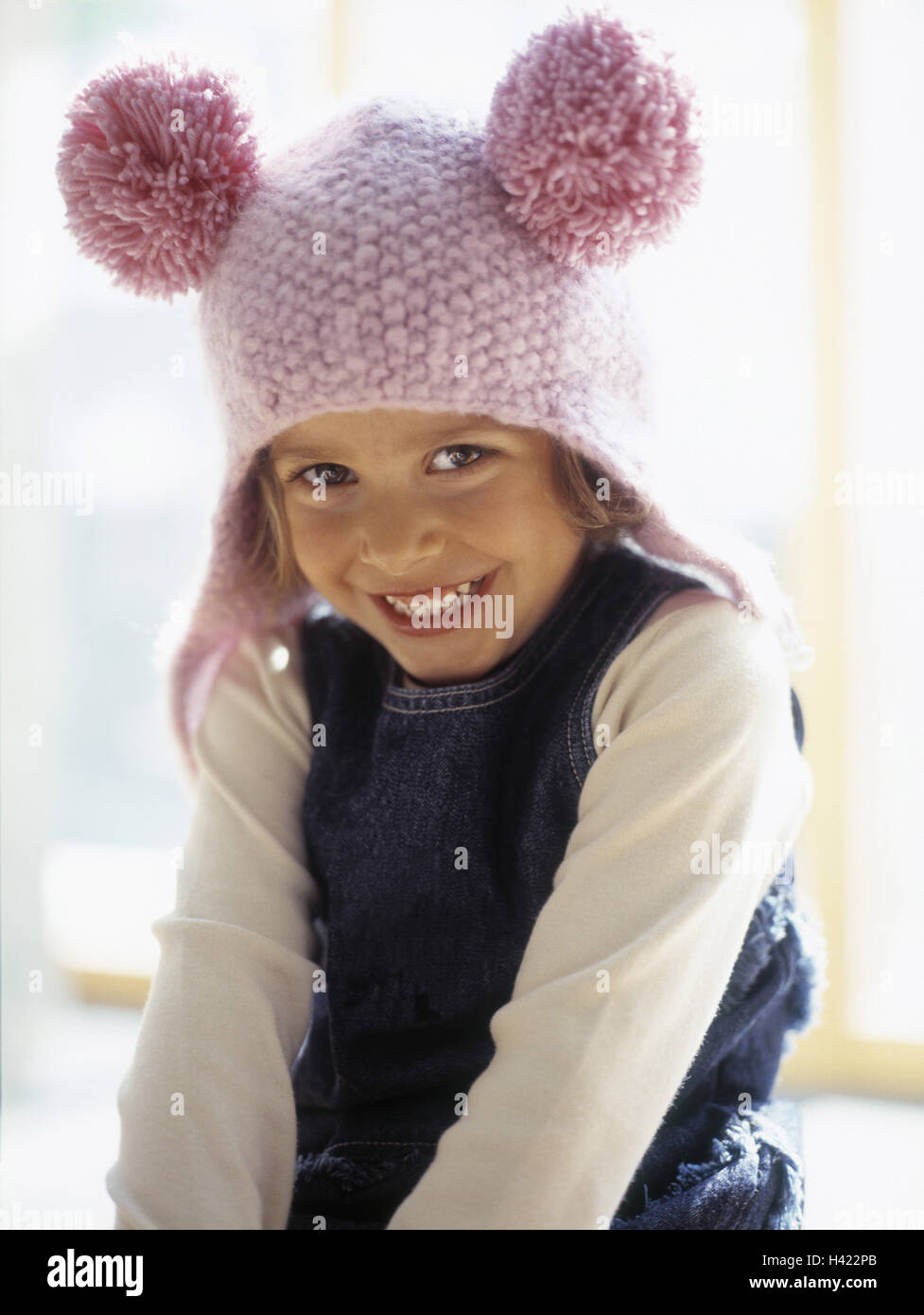 Girls, shyly, smiles, Bommelmütze, portrait, Series, child portrait ...