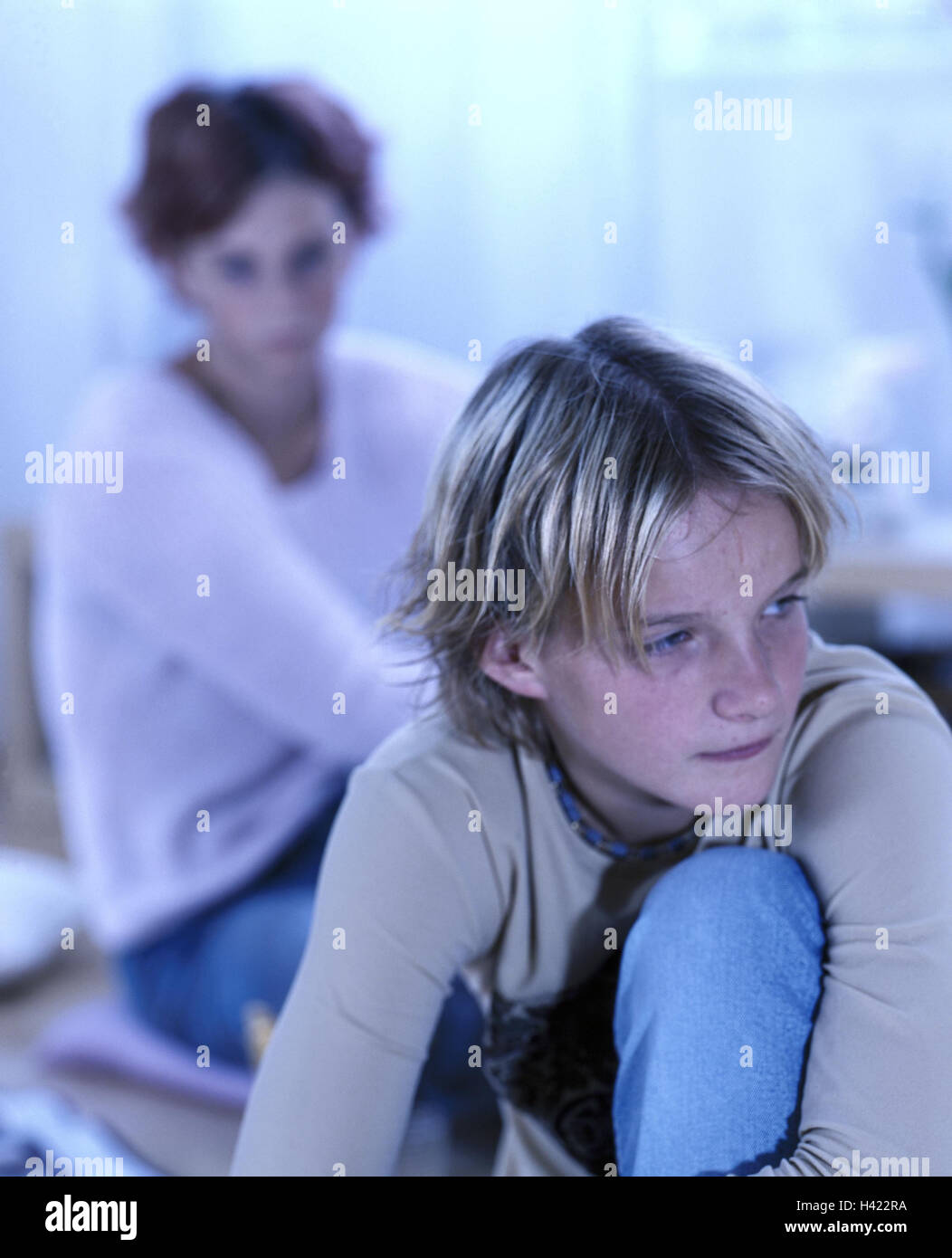 Friends, fight, turn away, detail, girls, young persons, discord ...