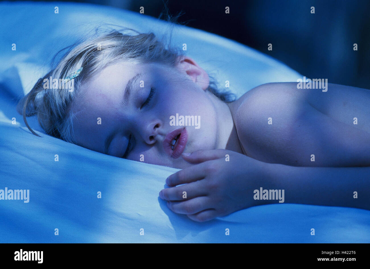 Child, free upper part of the body, sleep, portrait, very close, girls ...