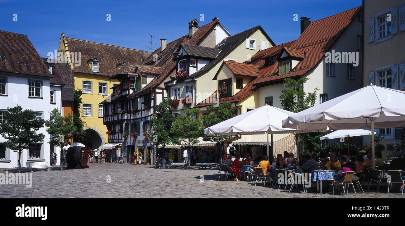 Germany, Baden-Wurttemberg, sea castle in Lake Constance, upper town, street cafe, guests ...