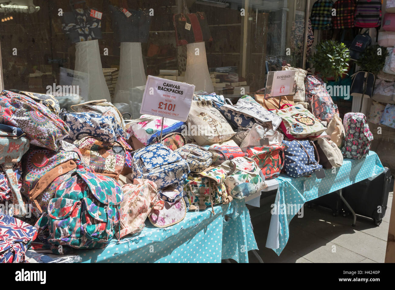 Bag selling hi-res stock photography and images - Alamy