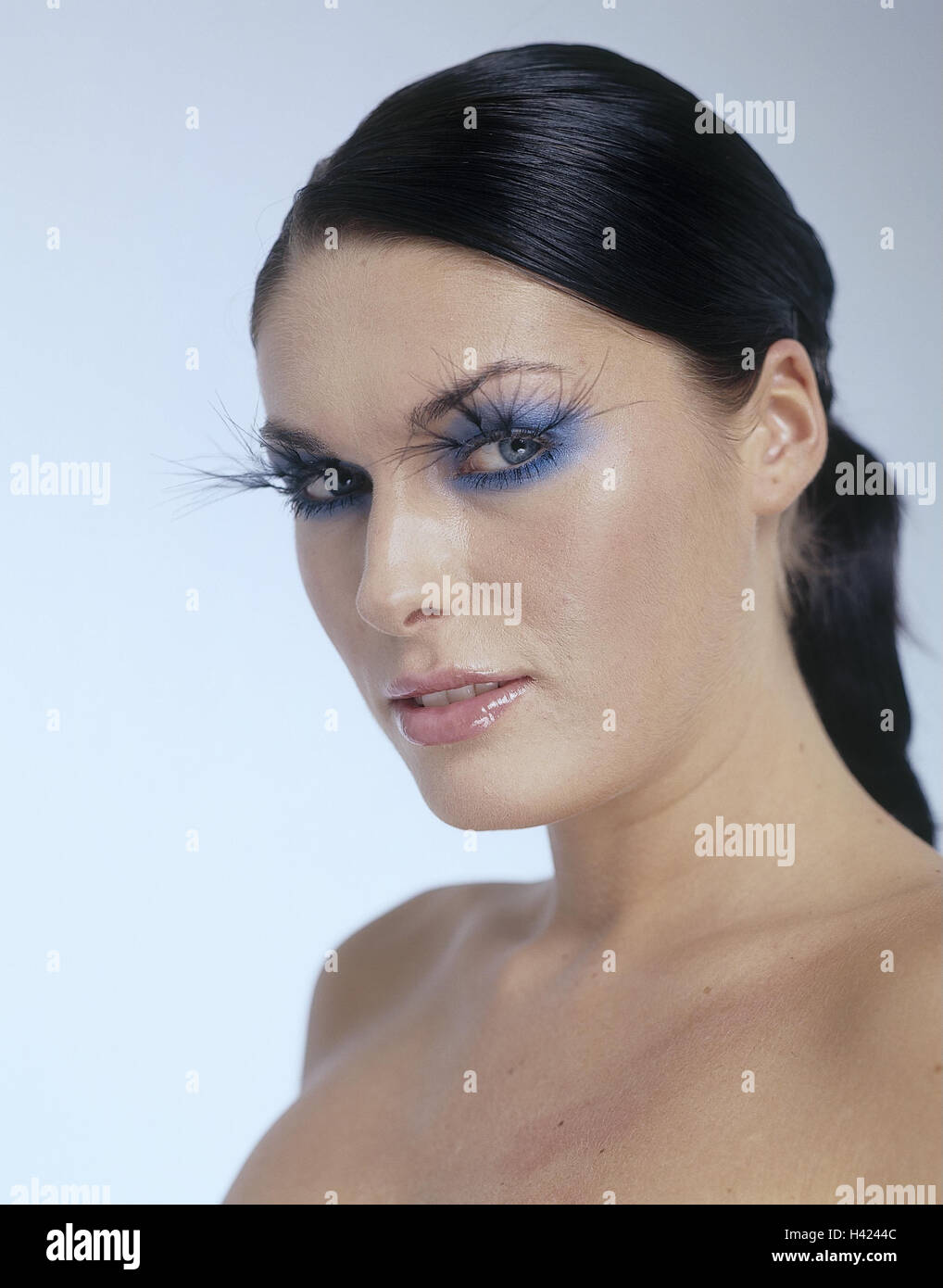 Wrong eyelashes hi-res stock photography and images - Alamy