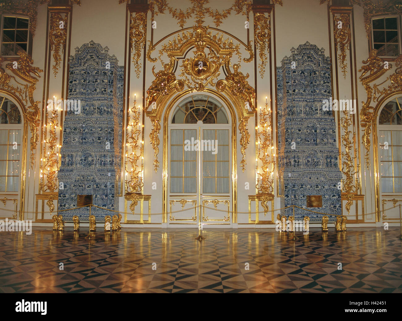 Czar's palace in st petersburg hi-res stock photography and images - Alamy
