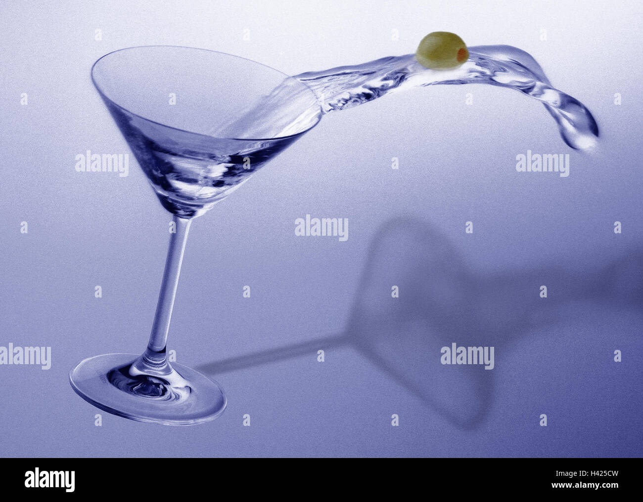 Martiniglas, tip over, drink, olive, bury, cocktail glass, cocktail ...
