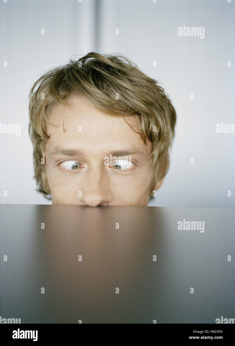 Table edge, man, look, detail, squint, twist young, blond, view, silver ...