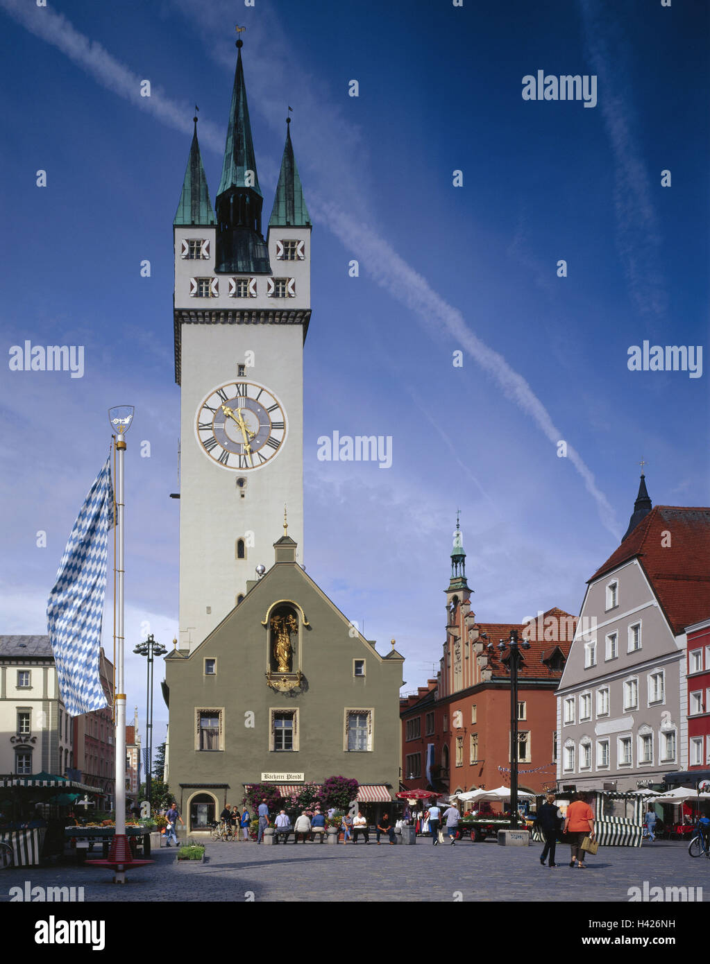Germany, Bavaria, Straubing, Ludwig's space, city hall, town tower ...