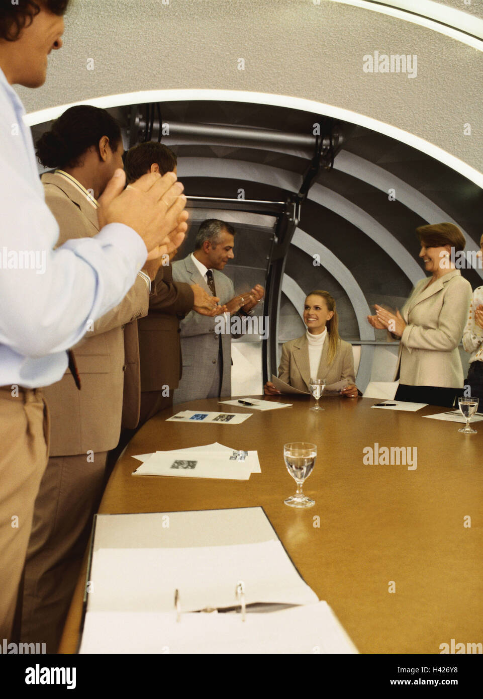 Conference room, business people, discussion, approval, applause ...