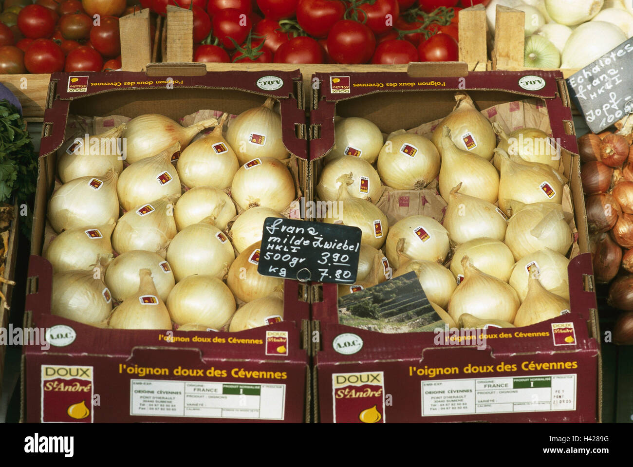 Market stall, sales, bulbs, sort in French, price tag, weekly market ...