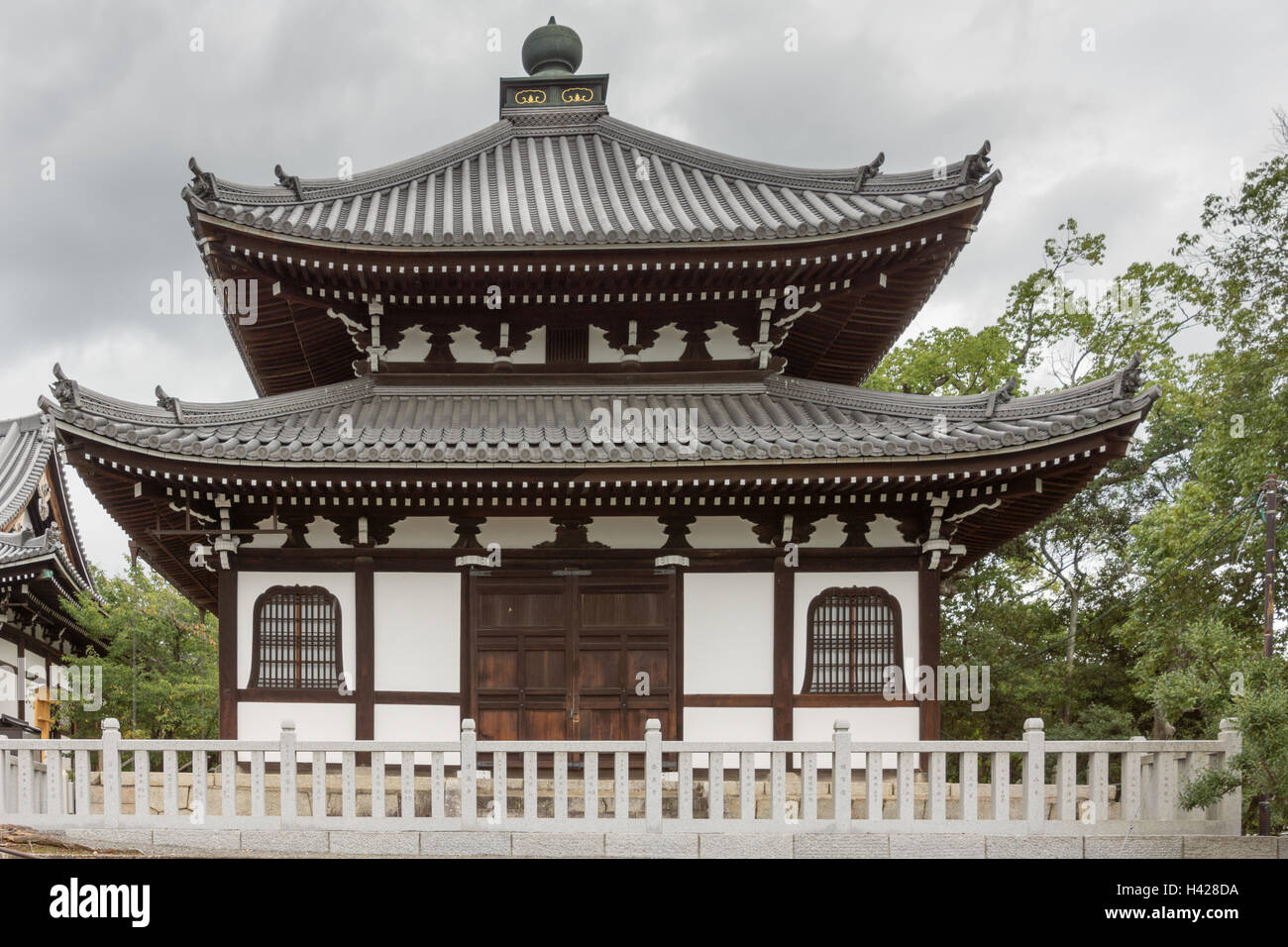 Smaller hall at Kurodani Buddhist Temple Stock Photo - Alamy