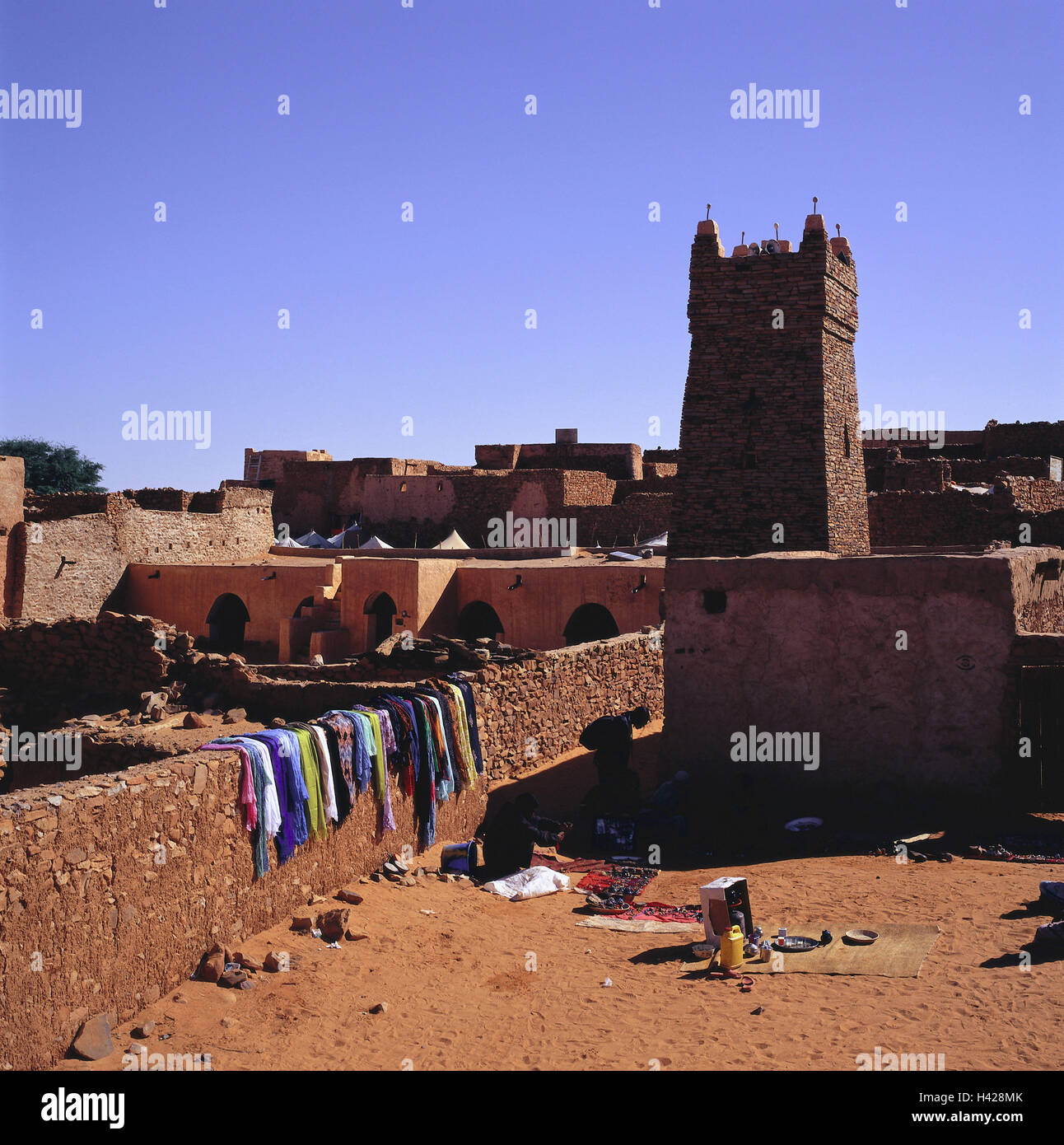Mauritania, region Adrar, Chinguetti, Old Town, Friday mosque, minaret ...