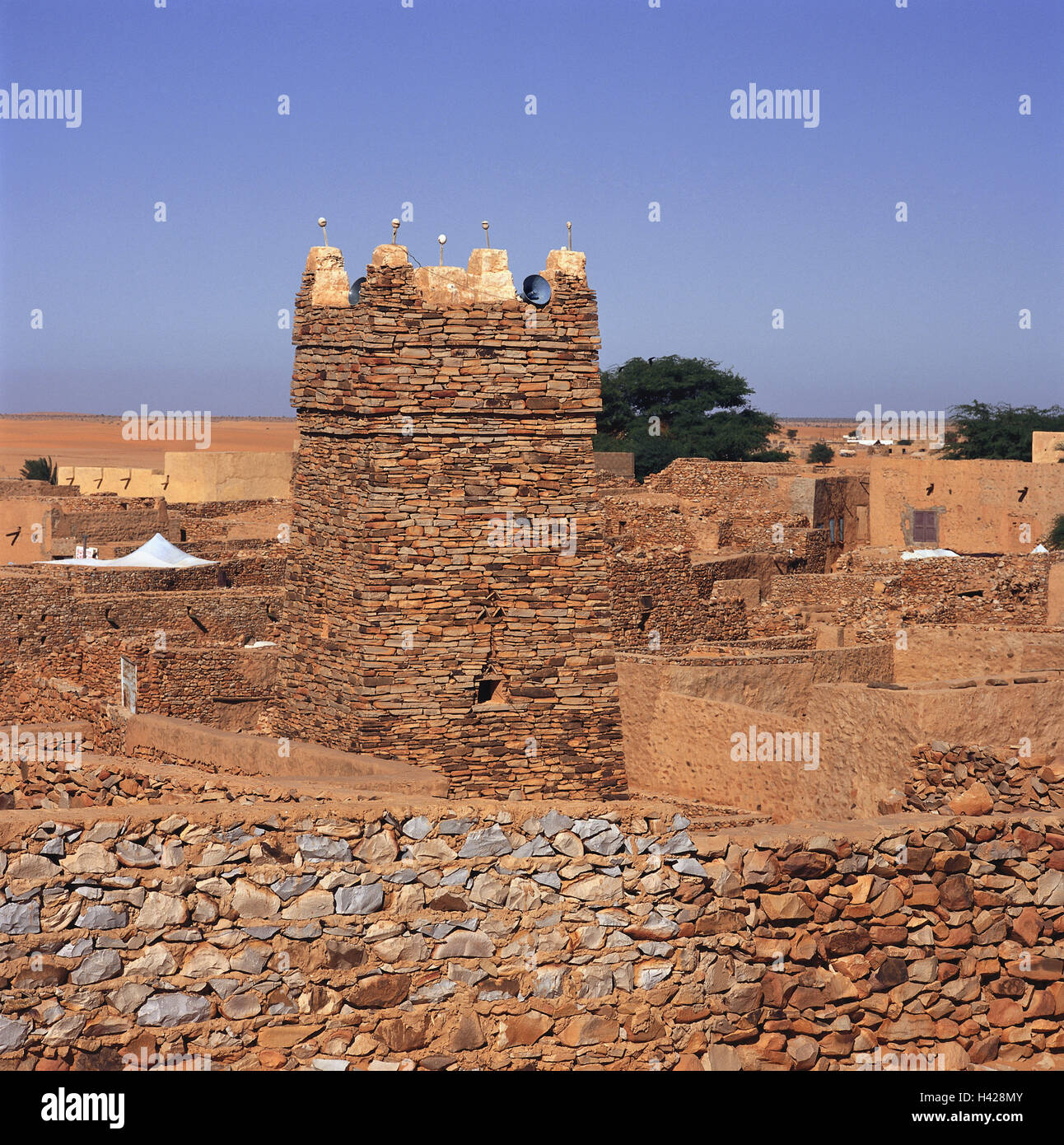Mauritania, region Adrar, Chinguetti, Old Town, Friday mosque, minaret ...