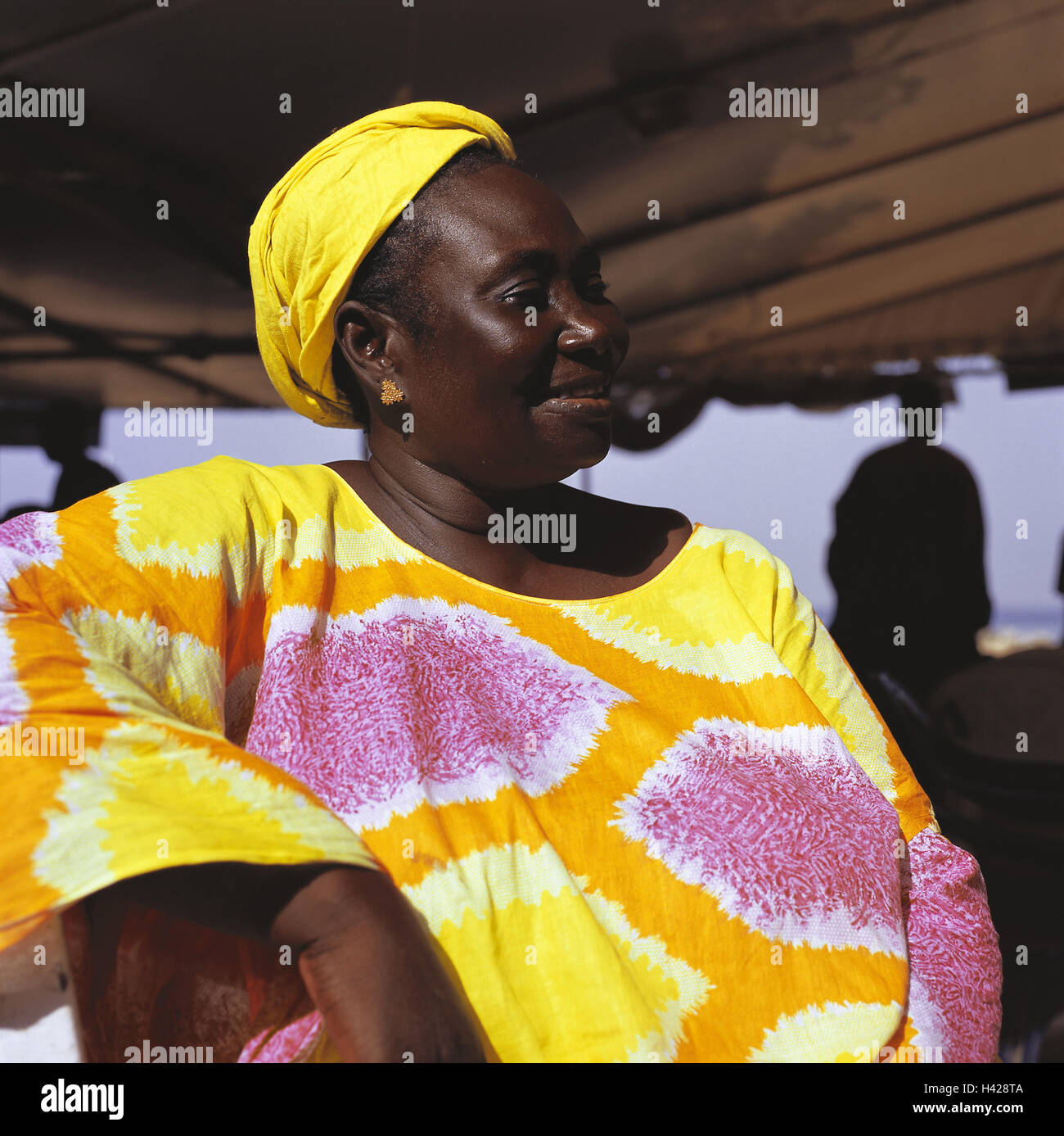 Senegal, Kayar, woman, middle old person, headscarf, smile, half ...