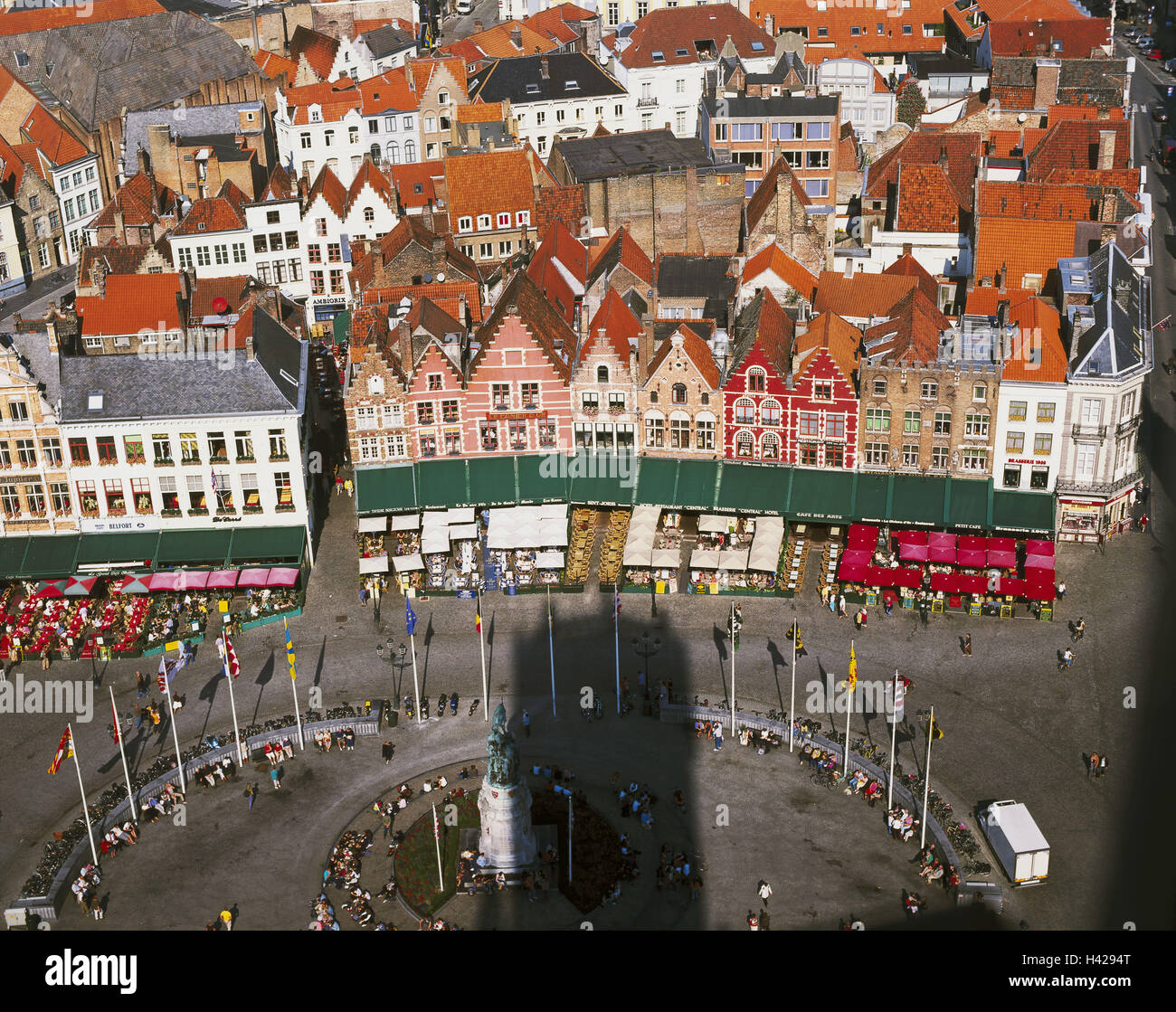 Belgium, to Westflandern, Brugge, marketplace, gabled houses, statue ...