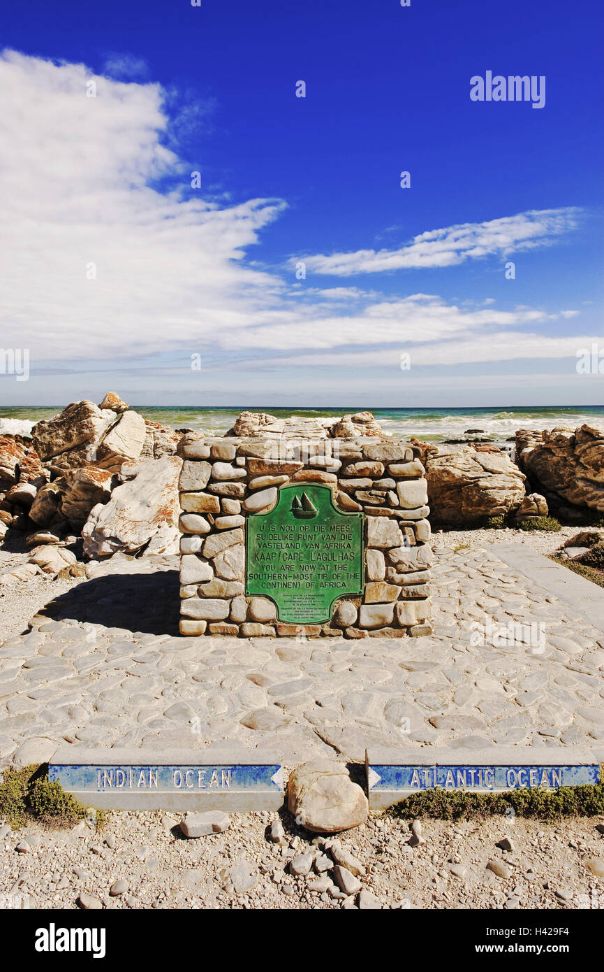 South Africa, Western Cape, Overberg, Cape Agulhas, marking, ocean ...