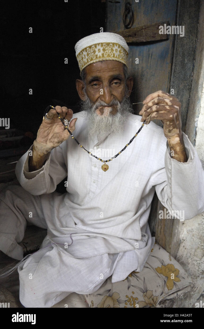India, Rajasthan, Udaipur, senior, necklace, point Stock Photo - Alamy
