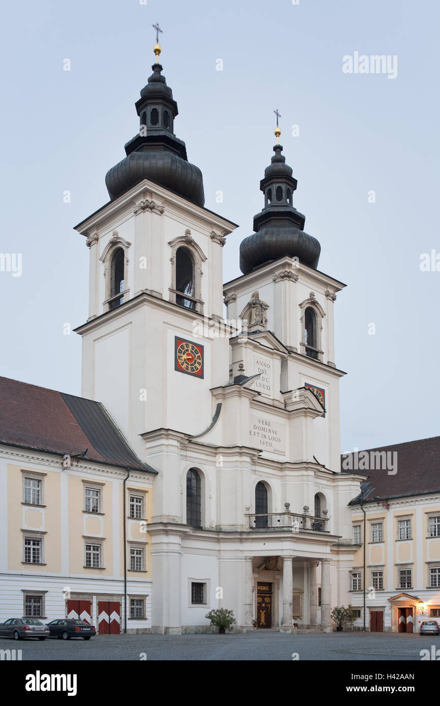 Cream cathedral hi-res stock photography and images - Alamy