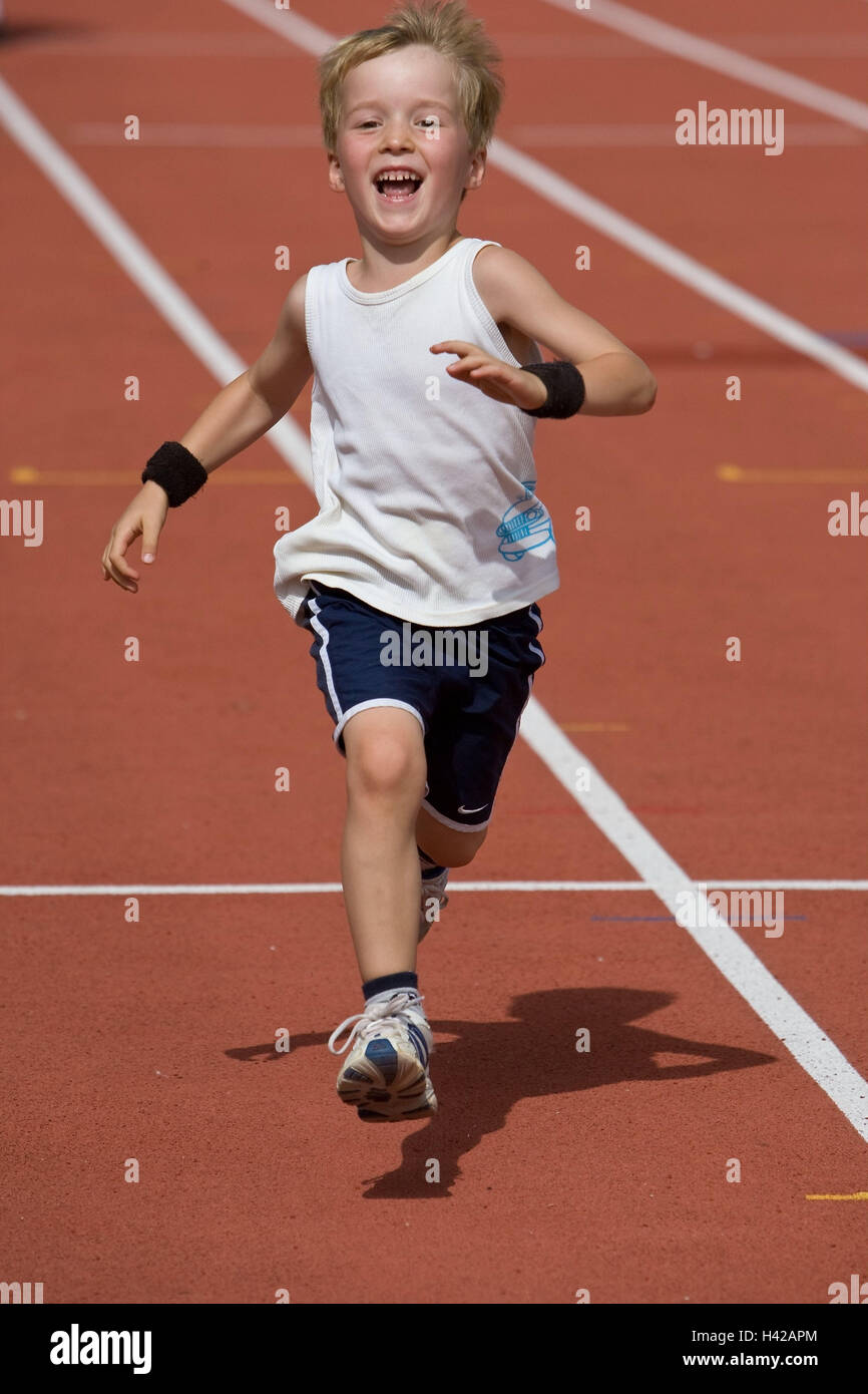 Child athletics training hi-res stock photography and images - Alamy