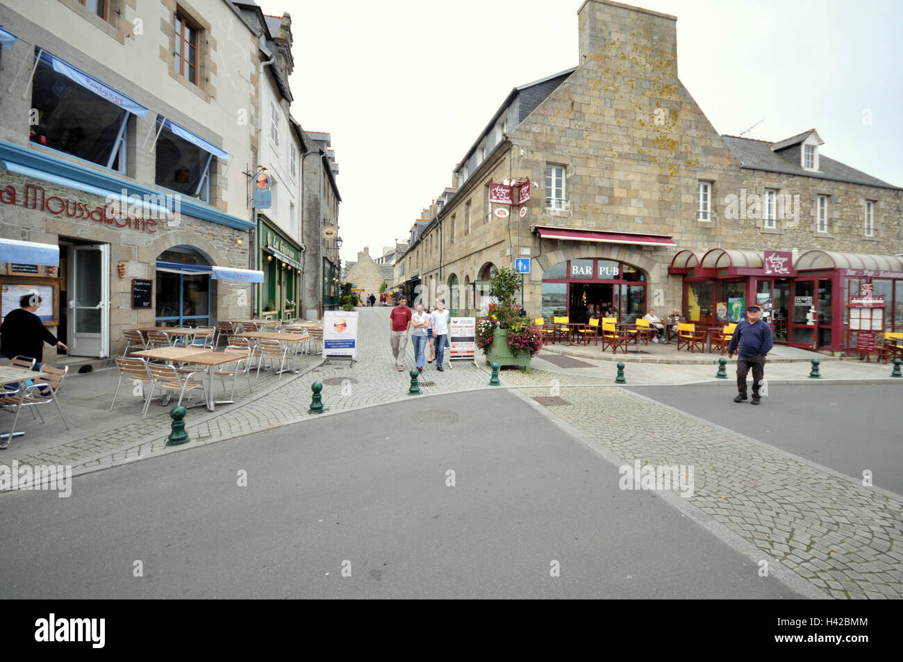 France, Brittany, Roscoff, street cafes, tourists Stock Photo - Alamy