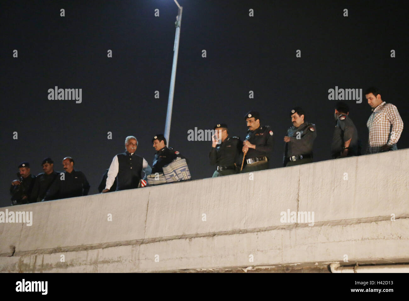 Lahore, Pakistan. 12th Oct, 2016. Pakistani police commando on stand ...