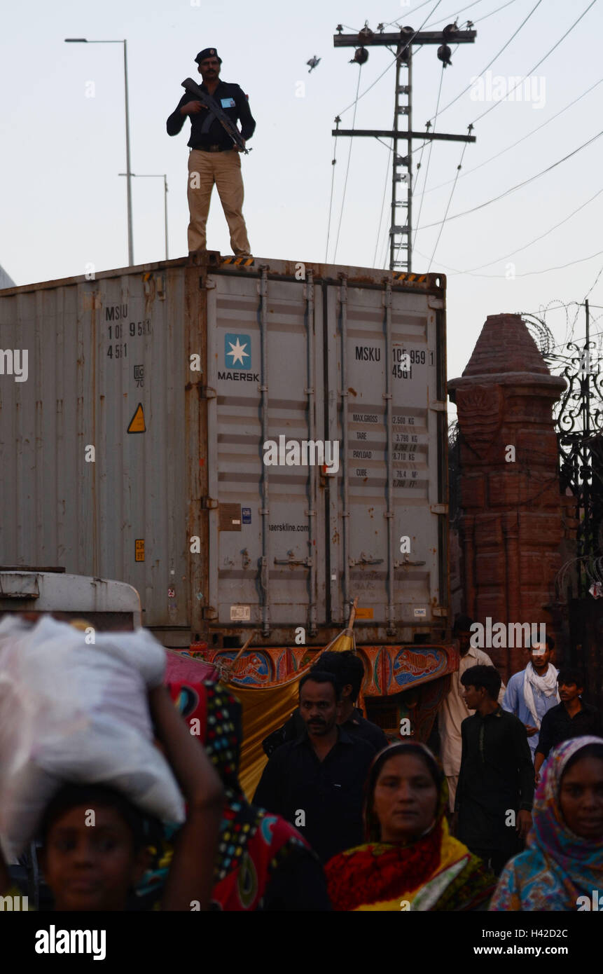 Lahore, Pakistan. 12th Oct, 2016. Pakistani police commando on stand ...