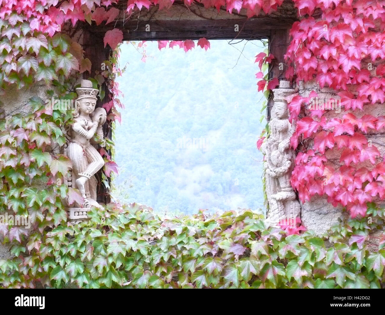 Facade, grows over, detail, windows, figures, autumn, sight, wall ...