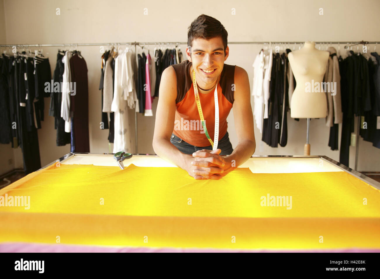 Dimension tailoring hi-res stock photography and images - Alamy