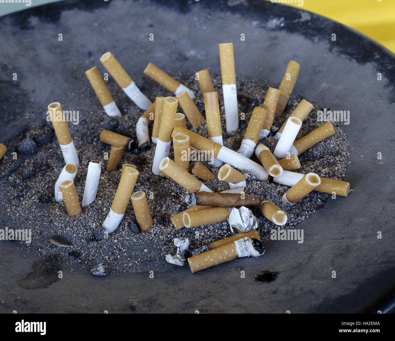 Cigarette springs, ashtrays, cigarettes, Zigarillo, nicotine, cigarette ...