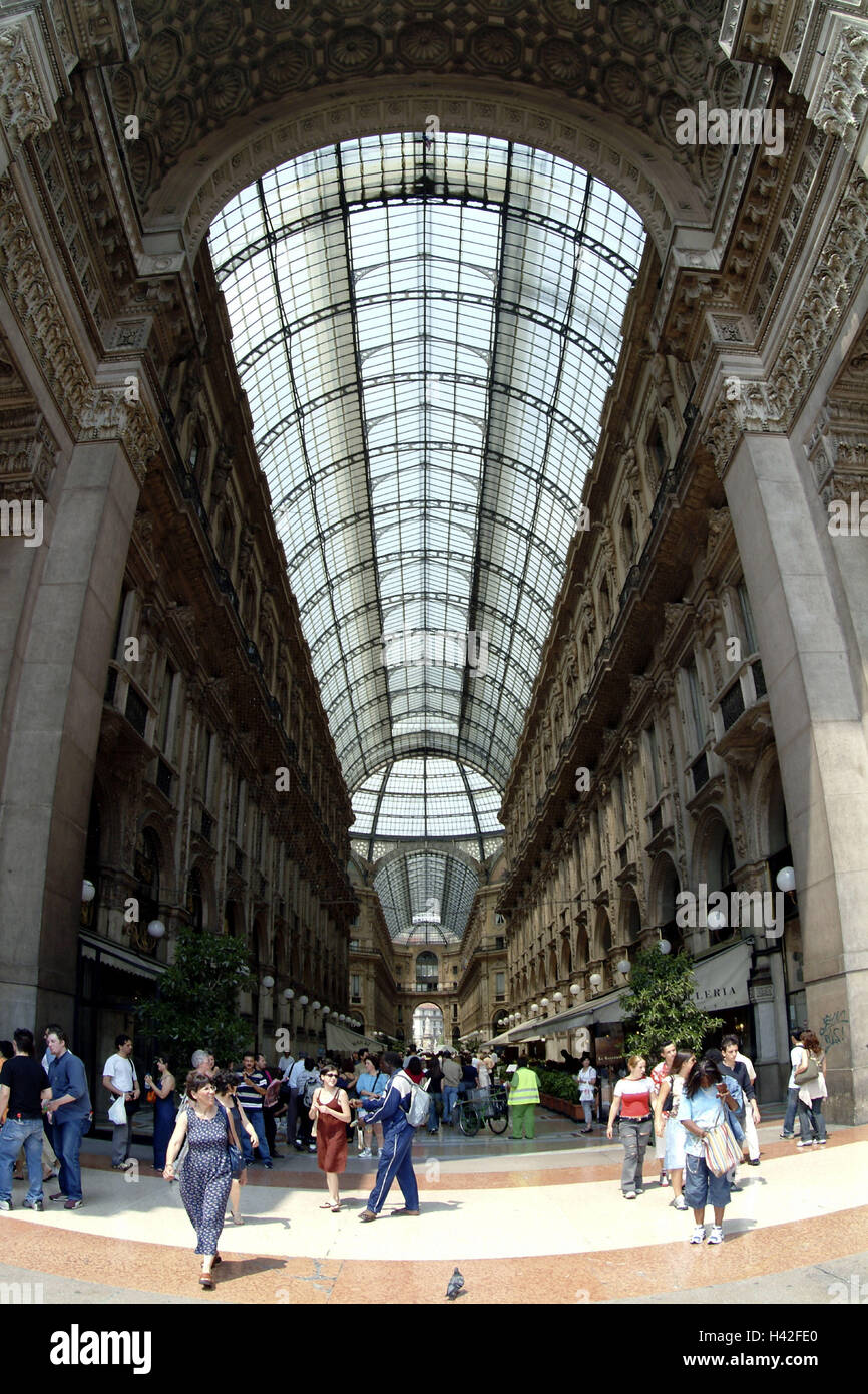 Italy, Milan, plaza il Duomo, Galleria, Vittorio Emanuele, passer-by ...