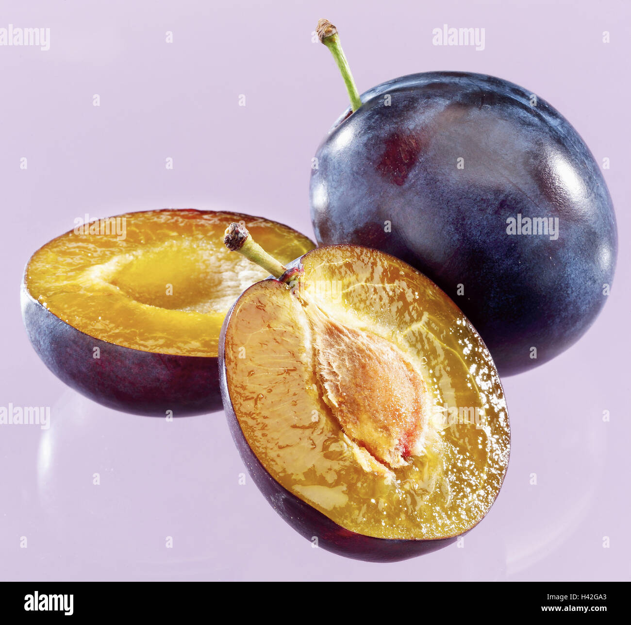 Plums, Prunus domestica, completely, cut open, detail, food, eat ...