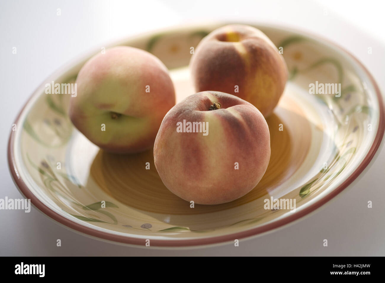 Plates peach hi-res stock photography and images - Alamy