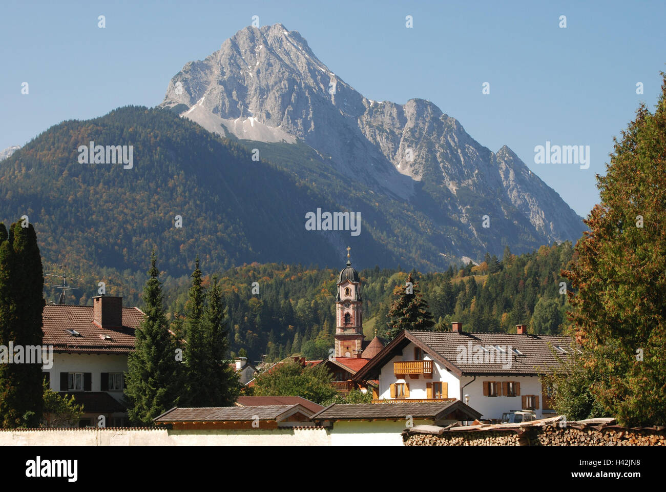 Germany, Bavaria, Mittenwald, town view, church, mountains, alps ...