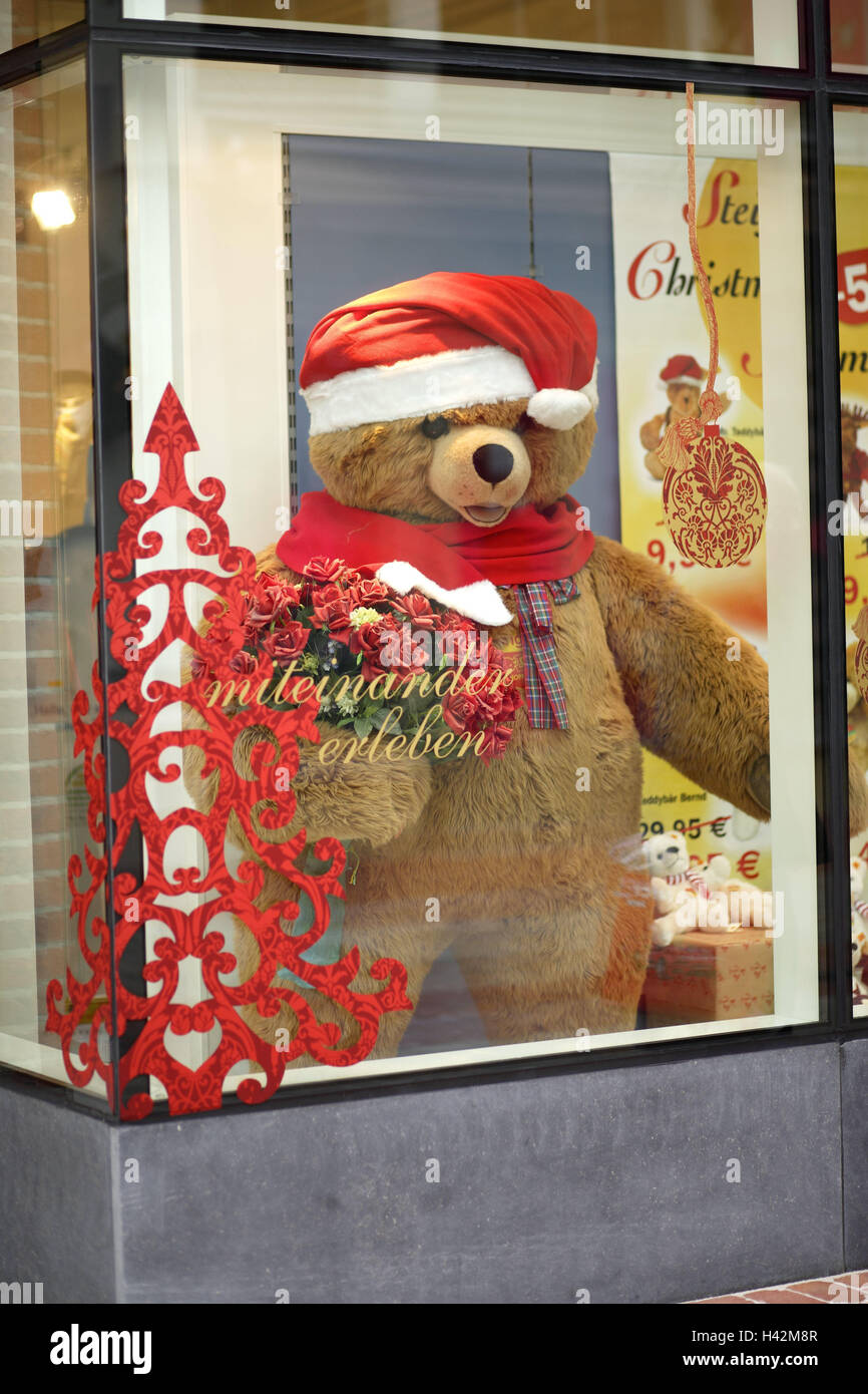 Christmas toy shop window hi-res stock photography and images - Alamy