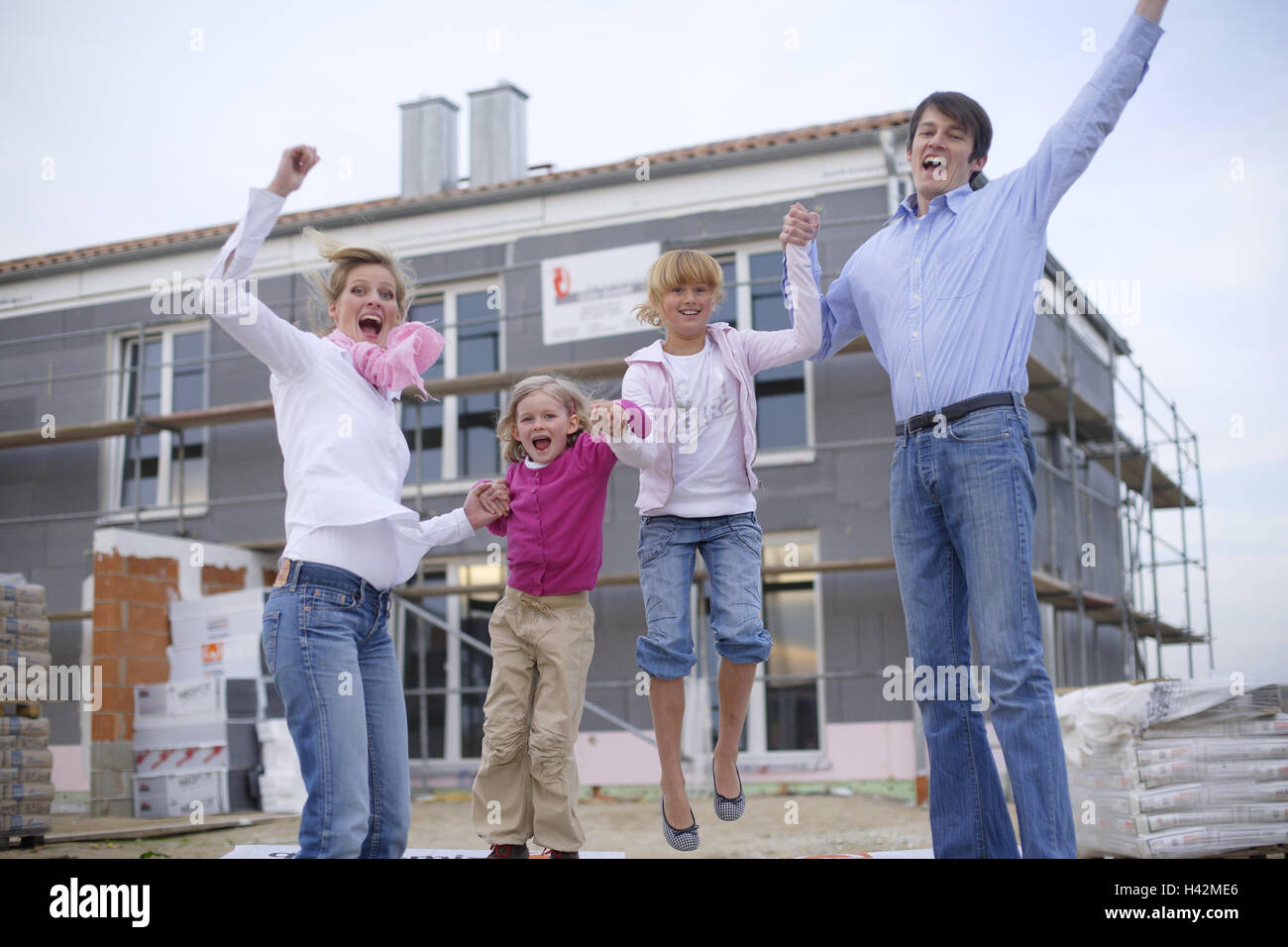 Family, young, single-family dwelling, new building, scaffolding ...