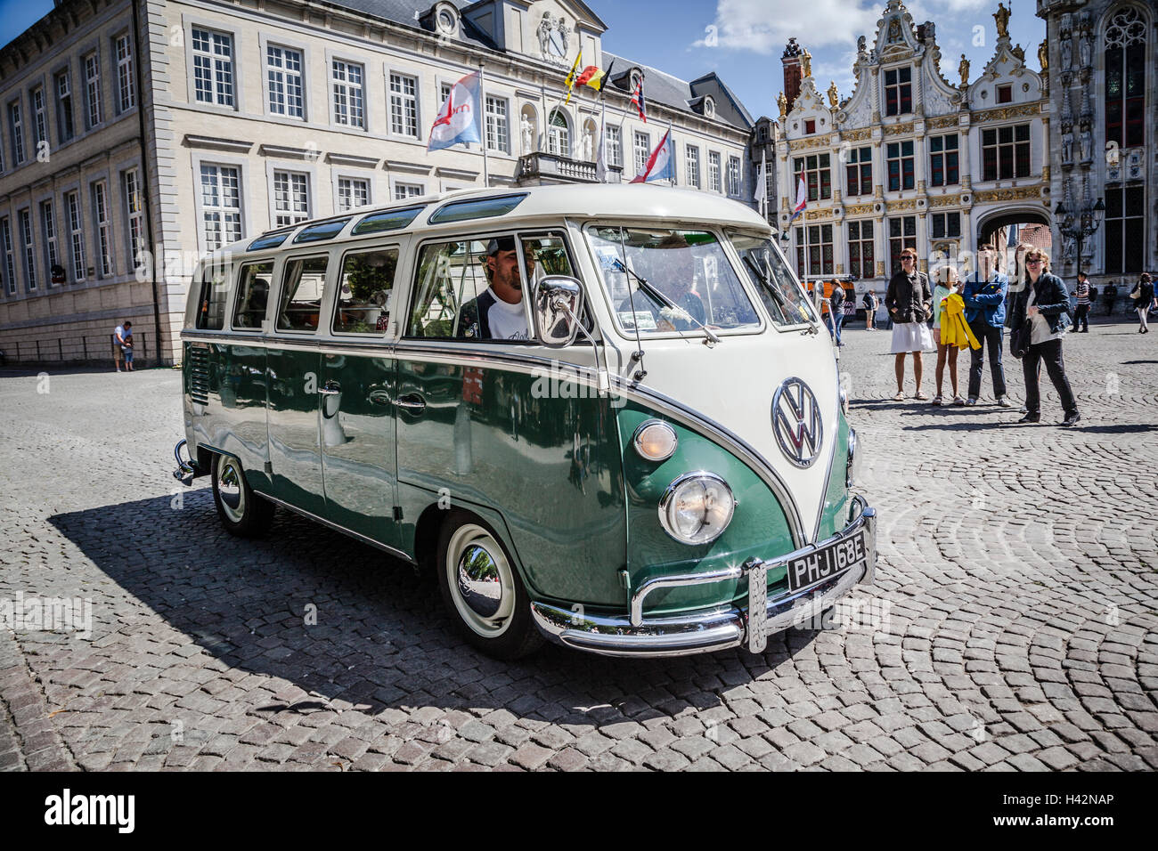 Iconic volkswagen minivan hippie hi-res stock photography and images ...