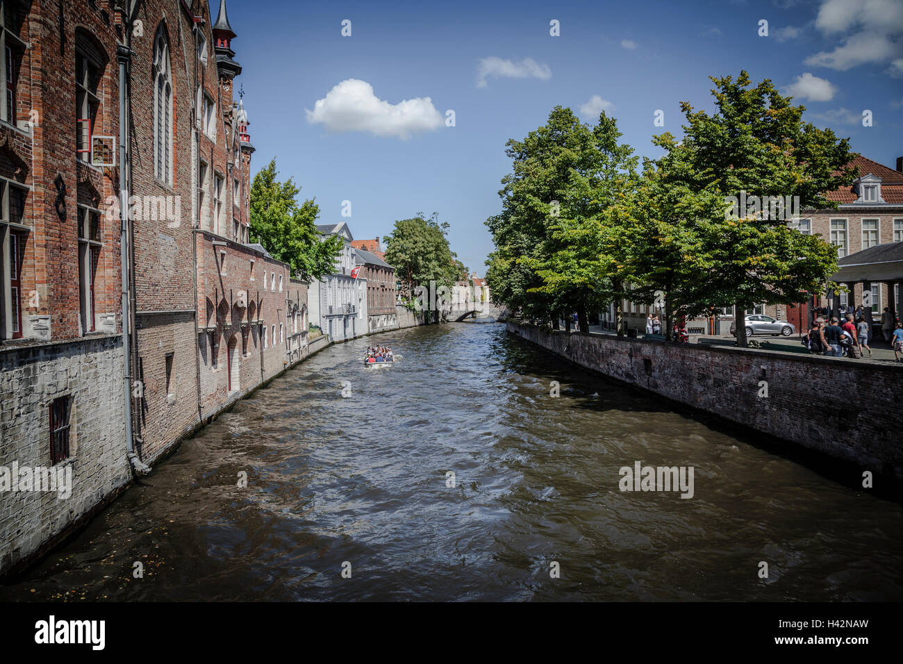 Scenic city view of Bruges canal with beautiful medieval colored houses ...