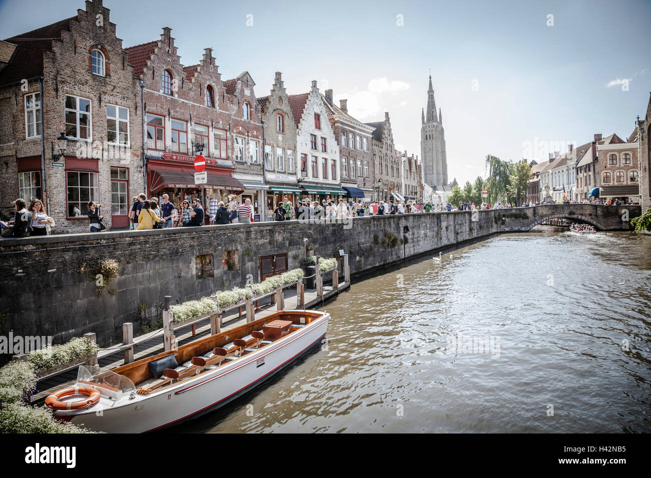 Scenic city view of Bruges canal with beautiful medieval colored houses, Belgium Stock Photo - Alamy