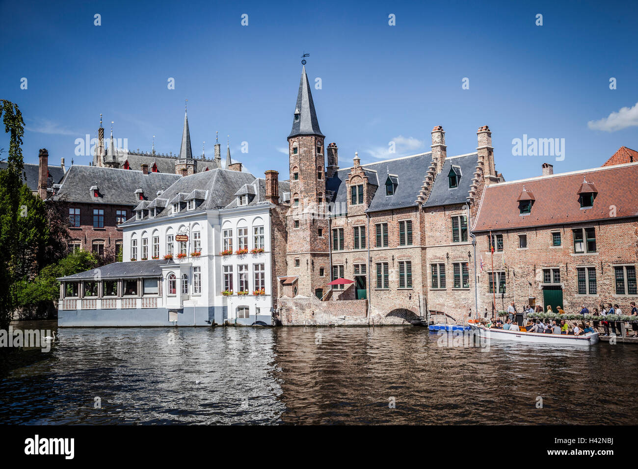 Scenic city view of Bruges canal with beautiful medieval colored houses ...